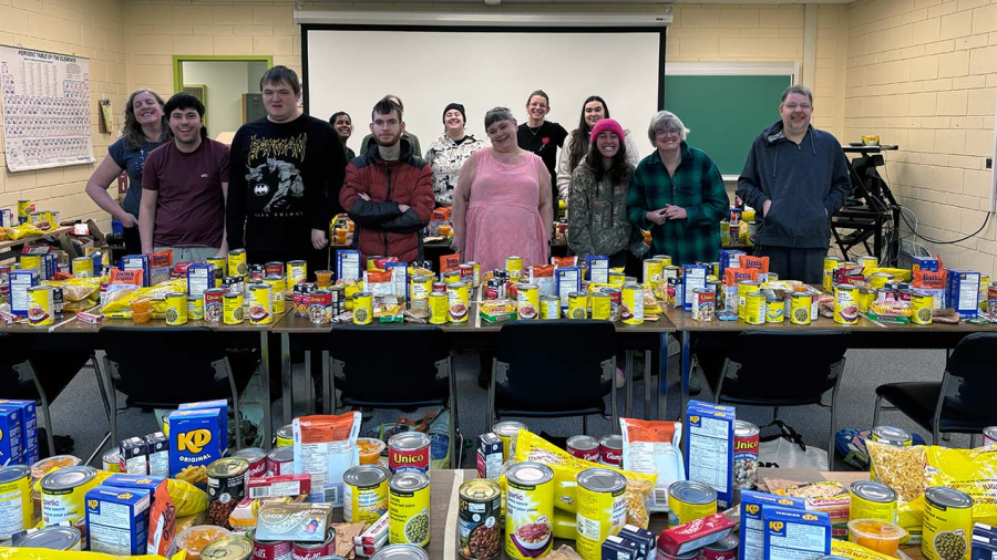 Students and Donors Expand Holiday Food Hamper Initiative - Rossland ...